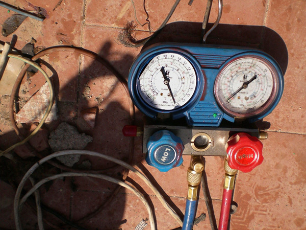 Explosión al inspeccionar un compresor de aire acondicionado. BINVAC